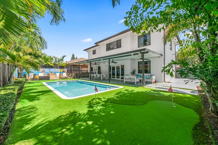 Tropical Retreat Miami · 5br W/ Pool & Games - Everglades, FL