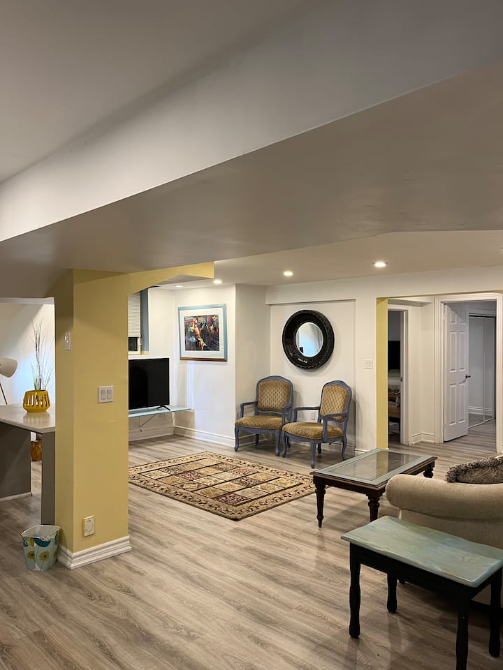 Entire Place (3 Br/3 Beds/2wr) - Erin Mills Mall - Mississauga