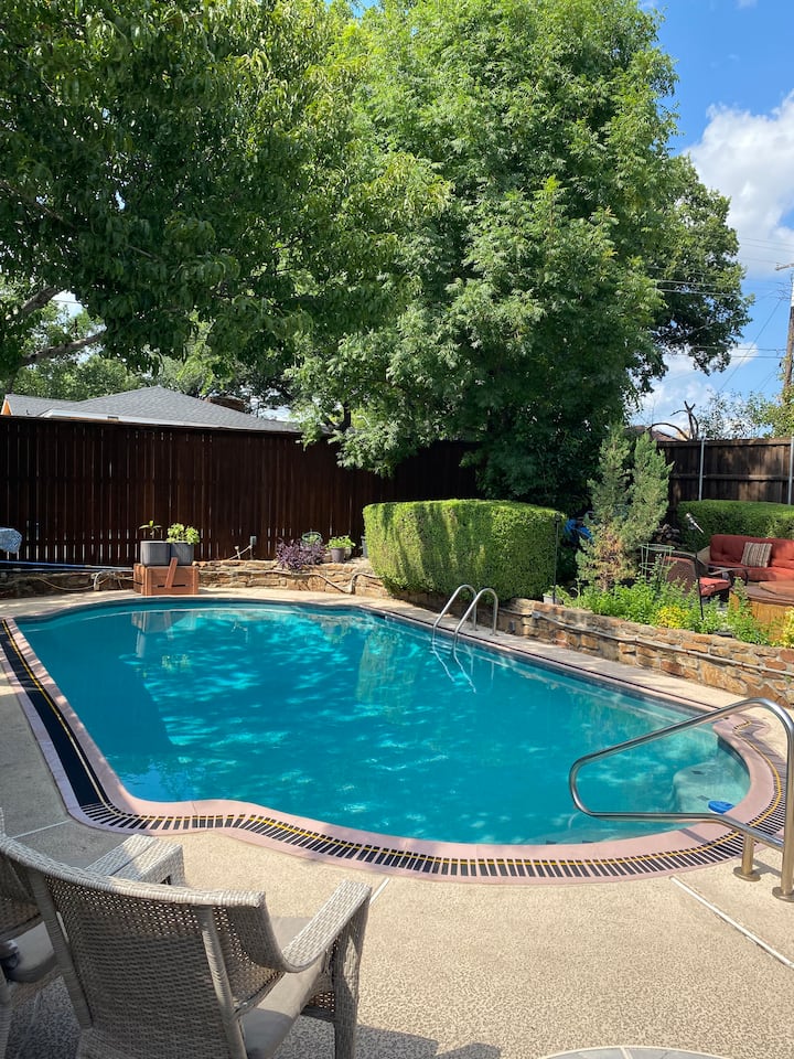 Resort-like Pool & Patio In Large Comfortable Home - Cedar Hill, TX