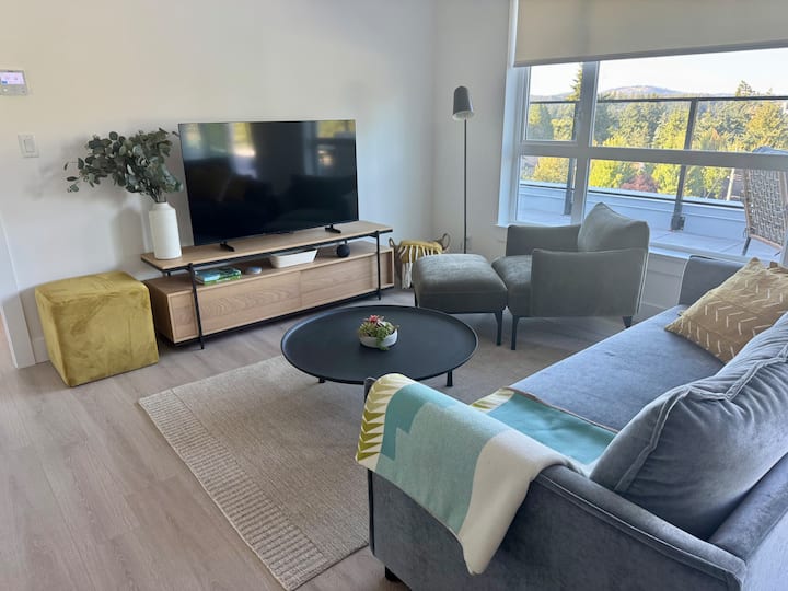 View Royal 2br Penthouse Suite - Vancouver Island