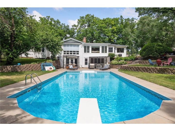 Mid-century Minnetonka Pool Home - Lake Ann, Chanhassen