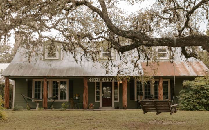 Historic 1869 Whiskey Mtn House Great Location! - Leakey, TX