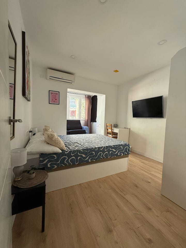 Habitación Grande Con A/c, Tv Cerca Al Centro - Madrid