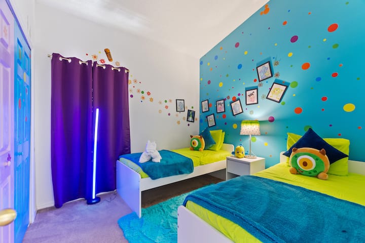 Chic 3br Getaway | Heated Pool, Golf & Theme Parks - Davenport, FL