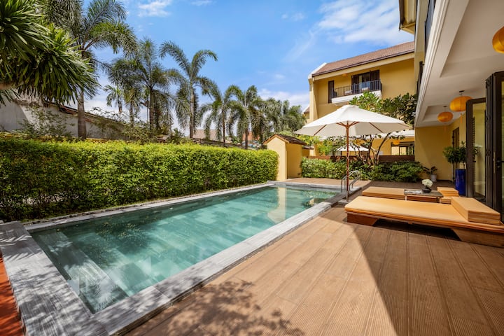 New! Exclusive 5br Villa With Private Pool And Gym - 會安市