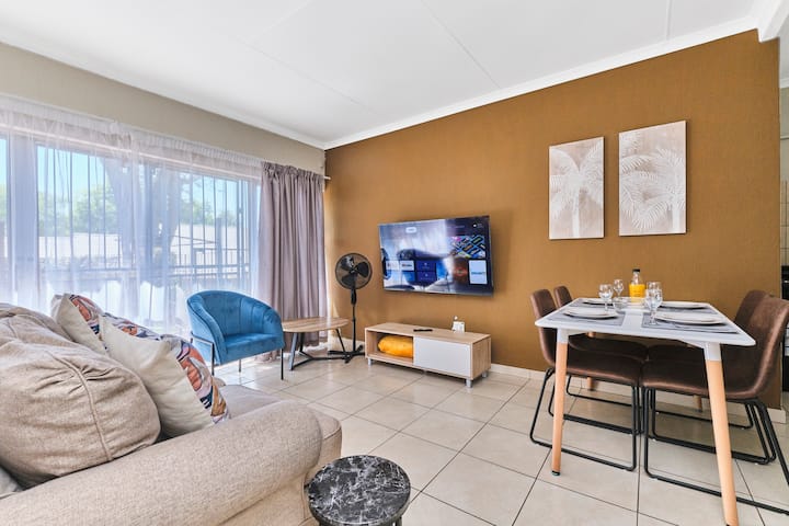 Col3. Spacious 2bed, Priv Patio - Sandton