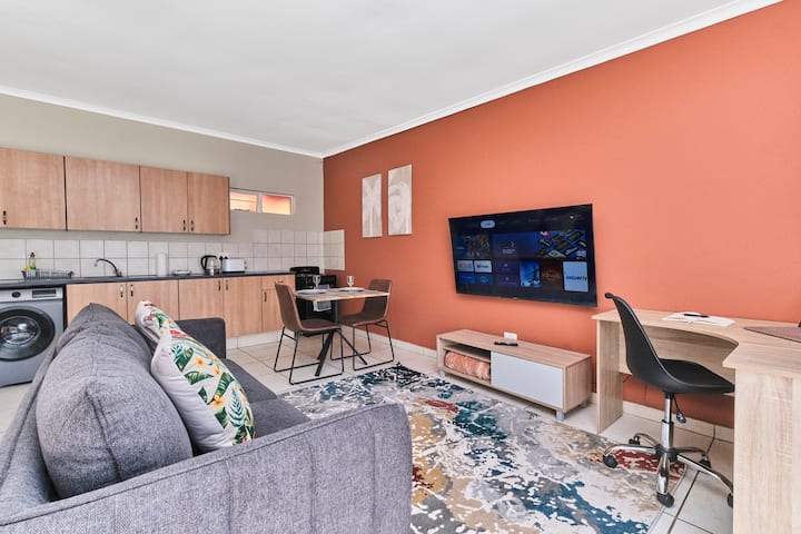 Col1. Spacious 1bed, Priv Patio. - Sandton
