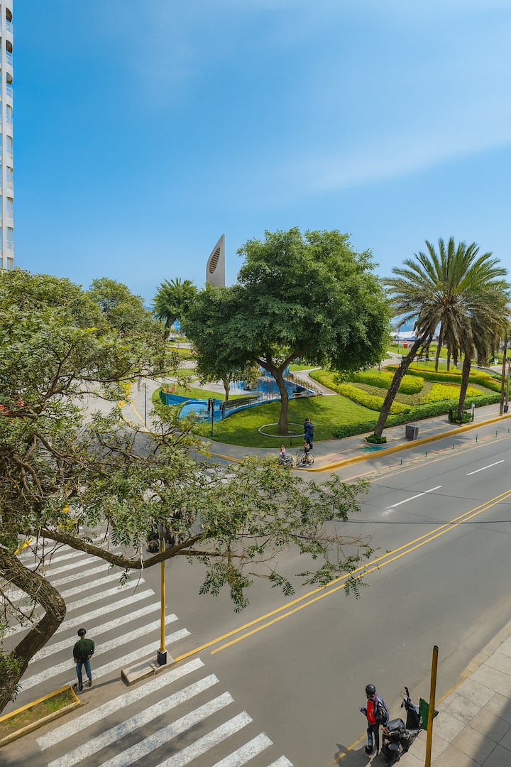 Bella Vista A Larcomar Y Al Mar En Miraflores - Lima