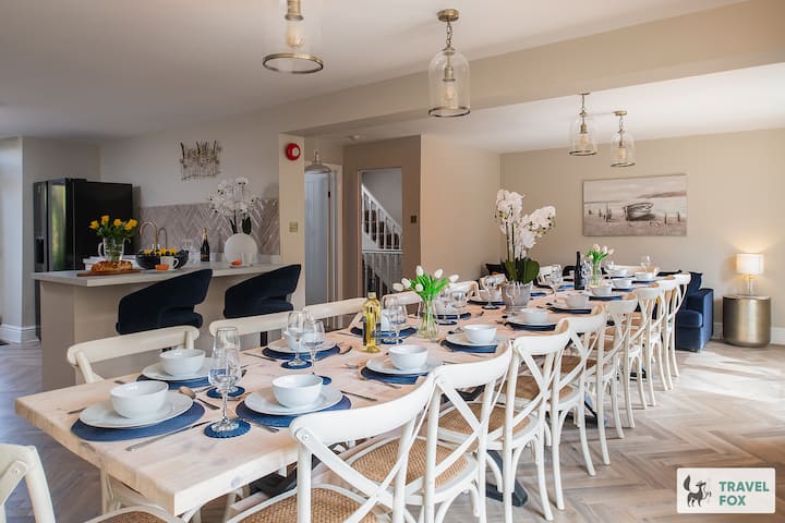 The Anchorage – Sea Views, Hot Tub, Bbq, Parking! - North Wales