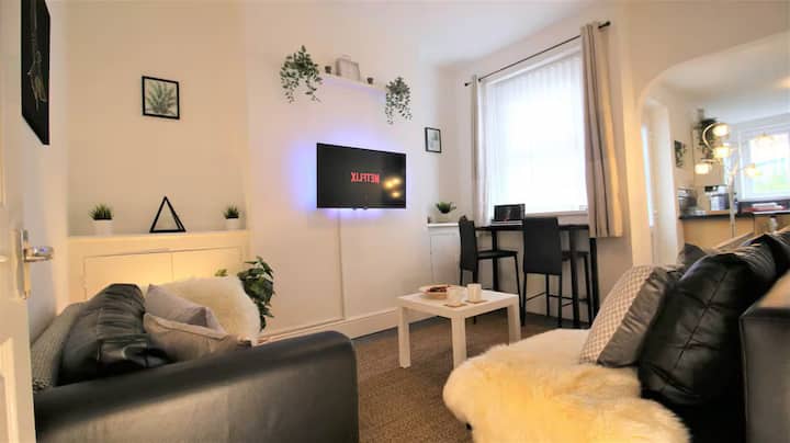 3-br House • Fibre Wifi • Hotel Linen • City-30min - Cardiff