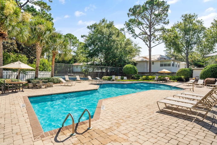 Cozy Ground-floor Condo W/pool&bikes; Pets Welcome - Sea Island, GA