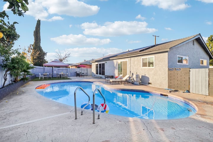 3br/2bth W Pool, Garage, King Bed, Ranch Style - El Cajon, CA