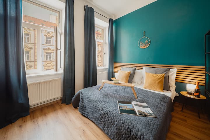 Smichov Mixhouse Apartment With Billiard&jacuzzi - Prague