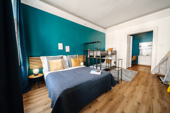 Smichov Mixhouse Apartment With Billiard&jakuzzi - Prag