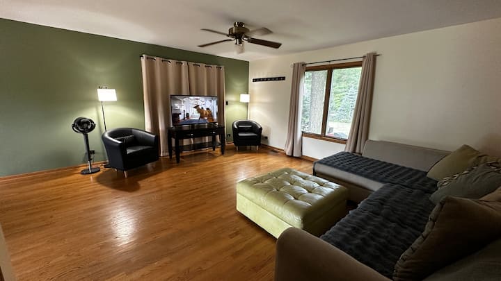 Dogs Ok-guest Apt W/balcony-ranch Style 2.5 Acres - West Chicago, IL