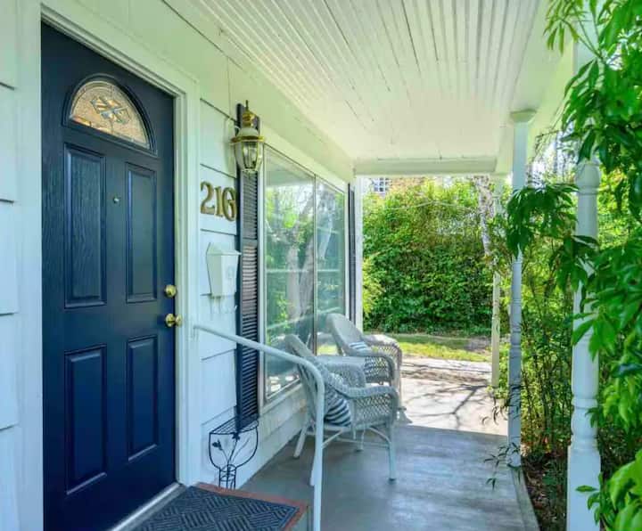 Steps To 3rd Street, 3 King Bedrooms! - McMinnville, OR
