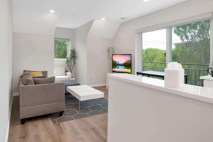 Prime Yale Location |Wifi | Wooster Square|parking - New Haven