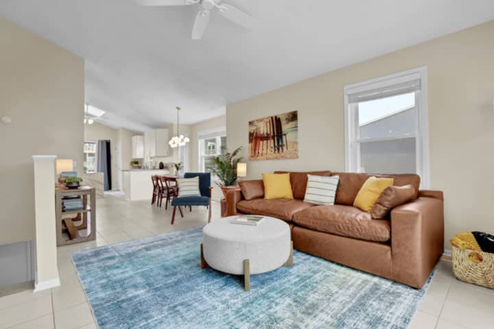 Airy Mid-century Townhome, Steps To Beach & Pool. - North Topsail Beach, NC