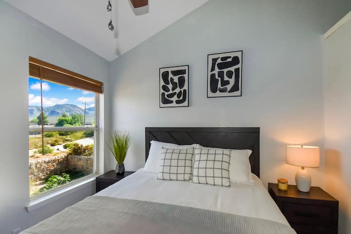 Franklin Vista Retreat - North Hills - El Paso