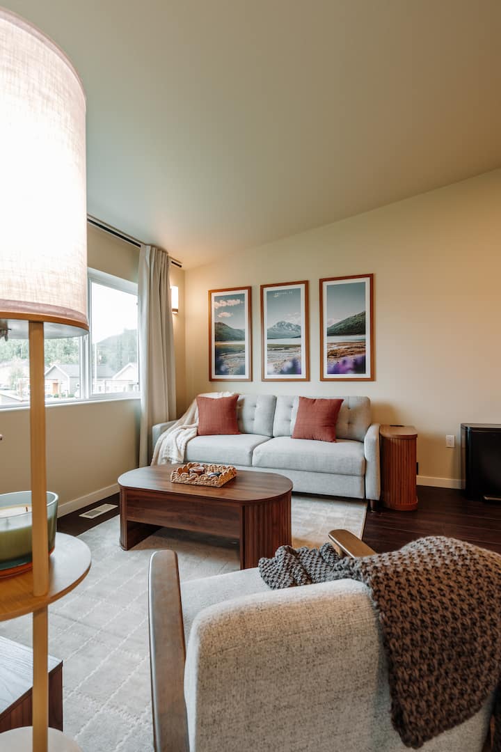 Prime Eagle River Stay | Walkable Location - Anchorage, AK