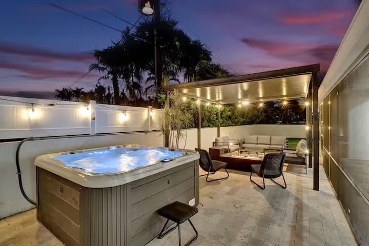 7br Stay | Pool, Jacuzzi, Cinema - Pompano Beach, FL