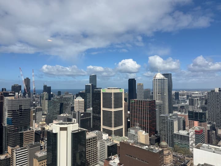 High-rise Modern Cbd Apartment Stunning City Views - Melbourne