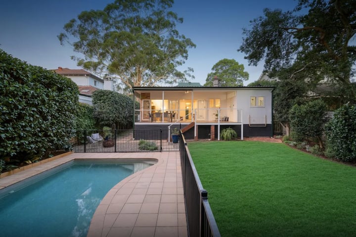 Leafy Wahroonga Home + Pool - Ku-ring-gai Chase National Park