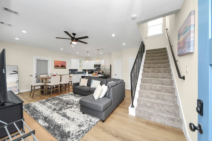Tripfun@downtown.
1-no Cleaning Fee
2-most Loved - Houston