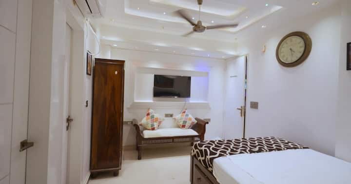 Perfect Affordable Living Space Golf Course Road - 