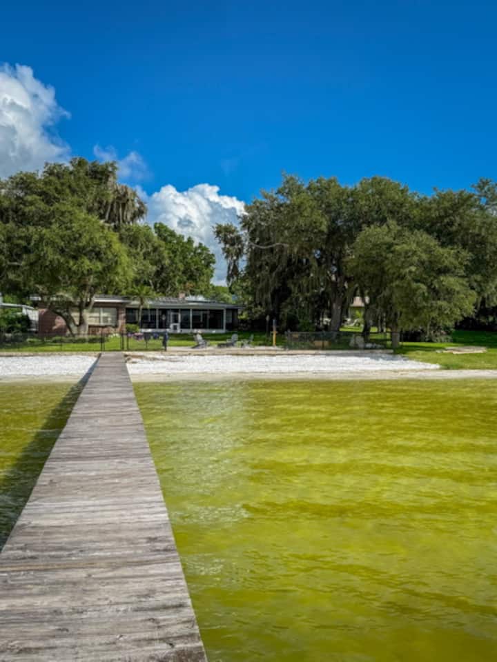Lakefront Family Retreat - Lake Placid, FL