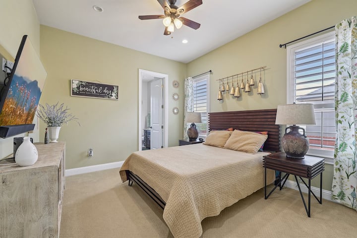 Tranquil & Comfortable Retreat - Leander, TX