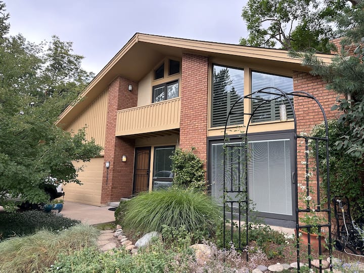 The Canopy Room - Aurora, CO