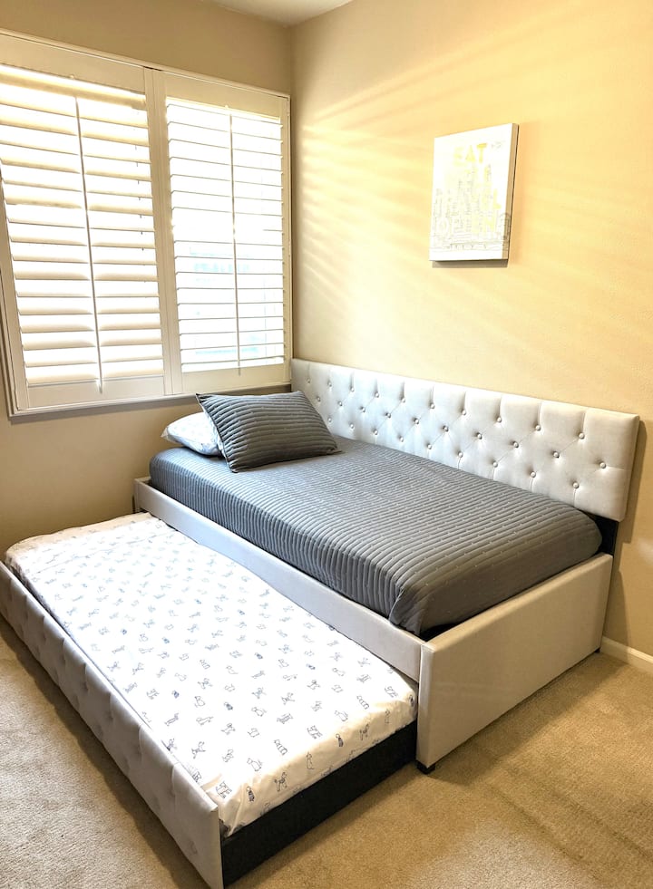 Private Room In Prime Folsom Location - Folsom, CA