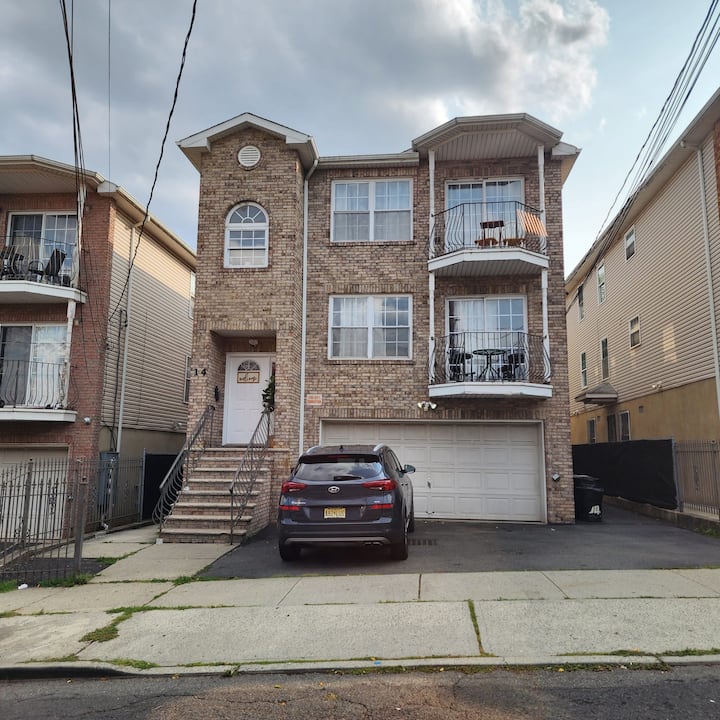 Spacious 8br Oasis | Nyc Ewr & Nyc • Backyard - Newark, NJ
