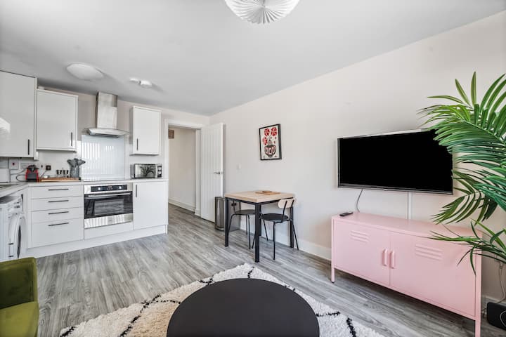 Long Stay 1br | Whitchurch Road | 40% Off - Cardiff