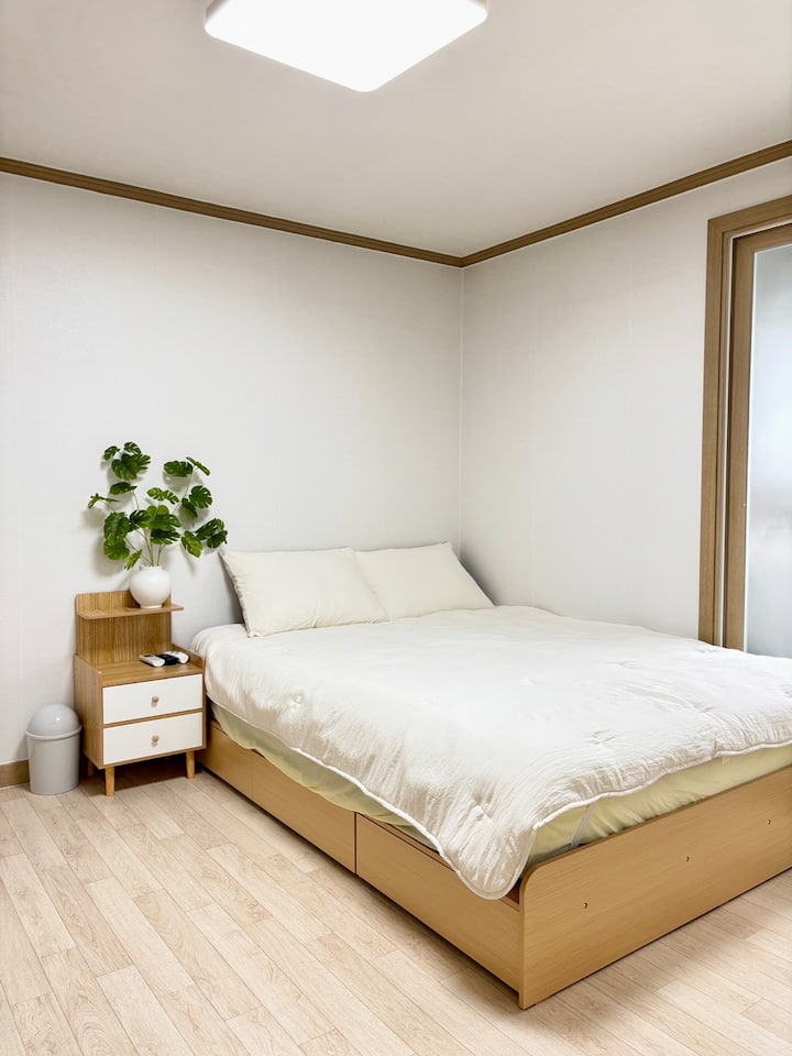 [대구 경산스테이Special3]더블+더블/최대6-8인/무료주차/경주,포항,부산,울산가는길 - Daegu