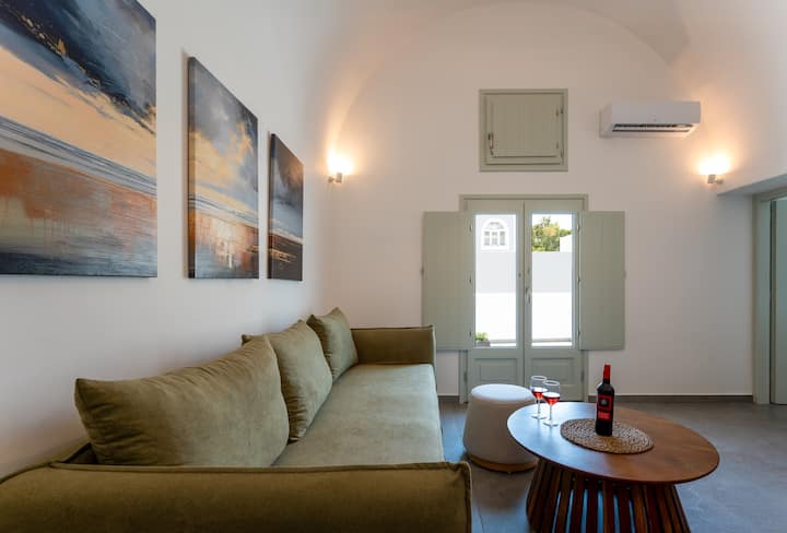 Traditional Dome Style Villa - Santorini