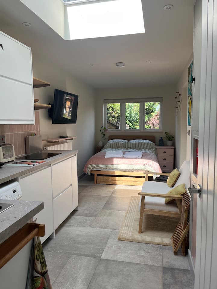 Welcome To The Everything Room. - Stratford-upon-Avon