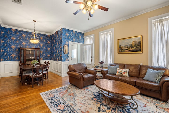 Houston St. Hideaway - Apartment B - Granbury, TX