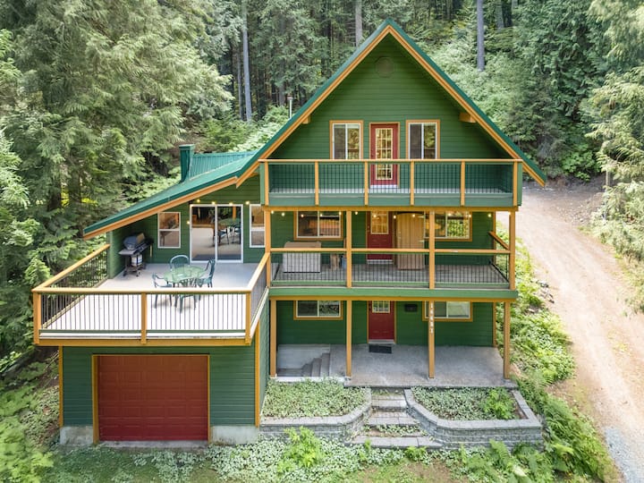 Whispering Forest Retreat W/private Hot Tub - Sunshine Valley, BC