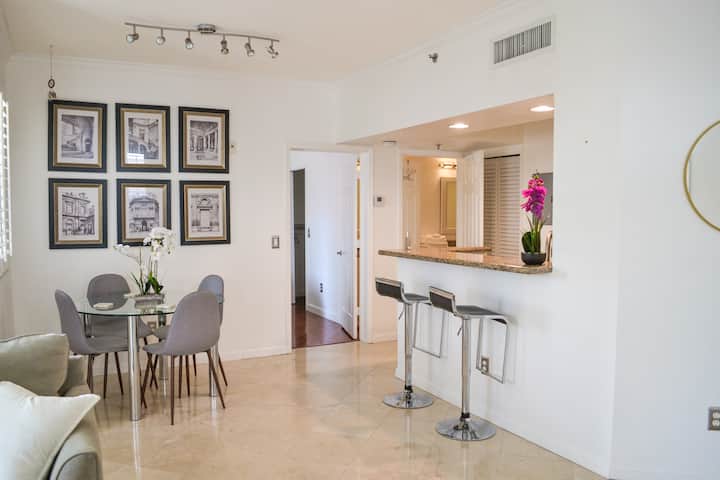 Aventura Hidden Gem 1 Bed/1 Bath W/ Bayfront Pool - Aventura
