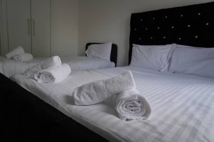 Group Stay 4-bedroom - Free Parking - Glasgow
