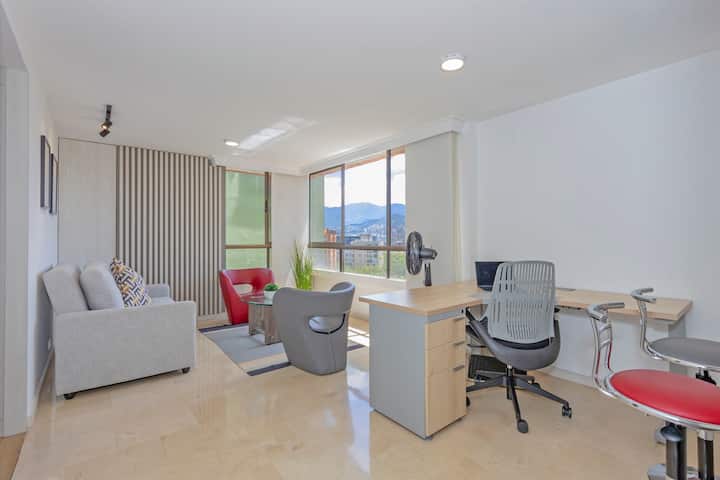 Modern Apt A/c City View & Workspace In El Poblado - Medellín