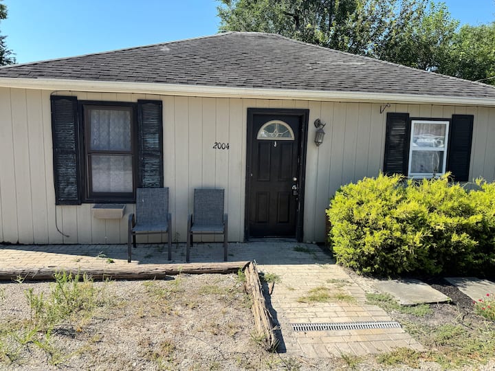 Charleston House - Charleston, IL