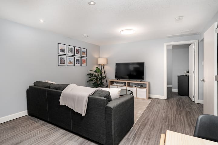 White Spruce - Rogers Place 10 Mins- Wem 20 Mins - Edmonton, Canada