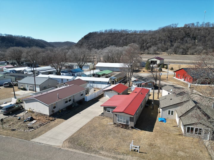 Retreat On Sunset View Street! - Harpers Ferry, IA