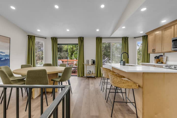 Lehi High: Luxe, Views & Sky - Lehi, UT