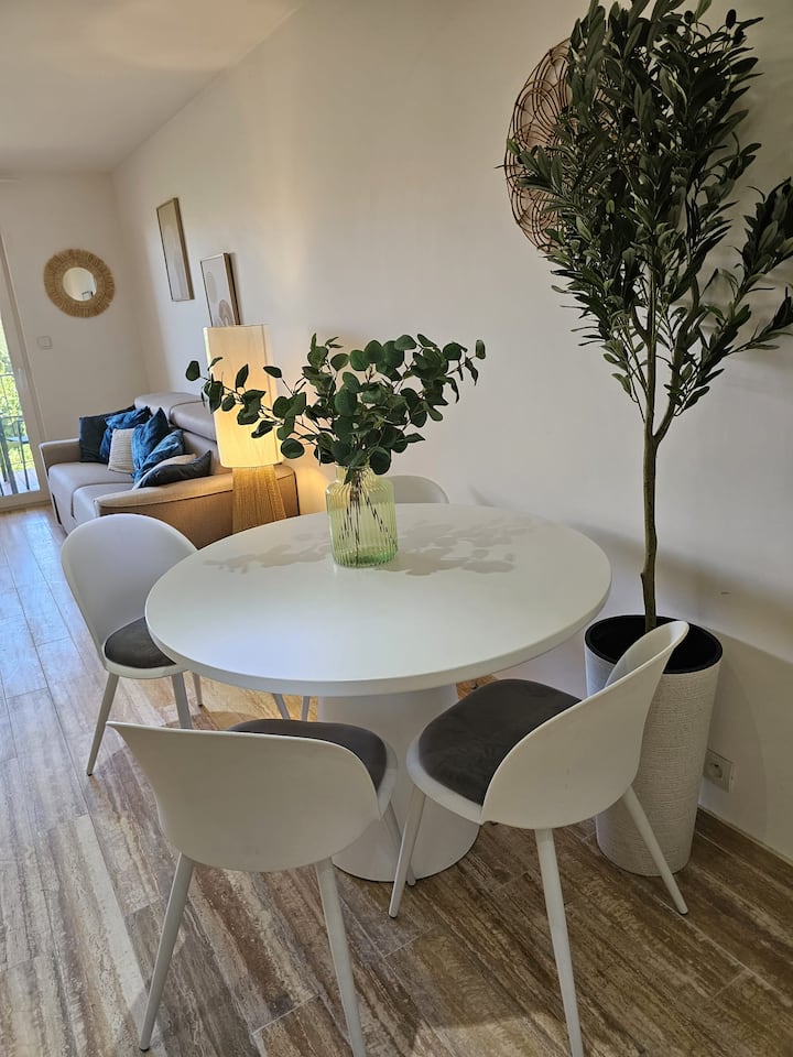 Spacieux T2 Climatisé Avec Terrasse Proche Giens - Île de Porquerolles
