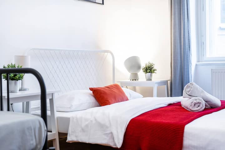 Old Town Square Apt. W/ 2bdr • 70mbs Wifi • 100sqm - Prague