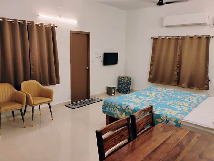 Illam : @ Adyar- Mezzanine Room + Balcony - Chennai